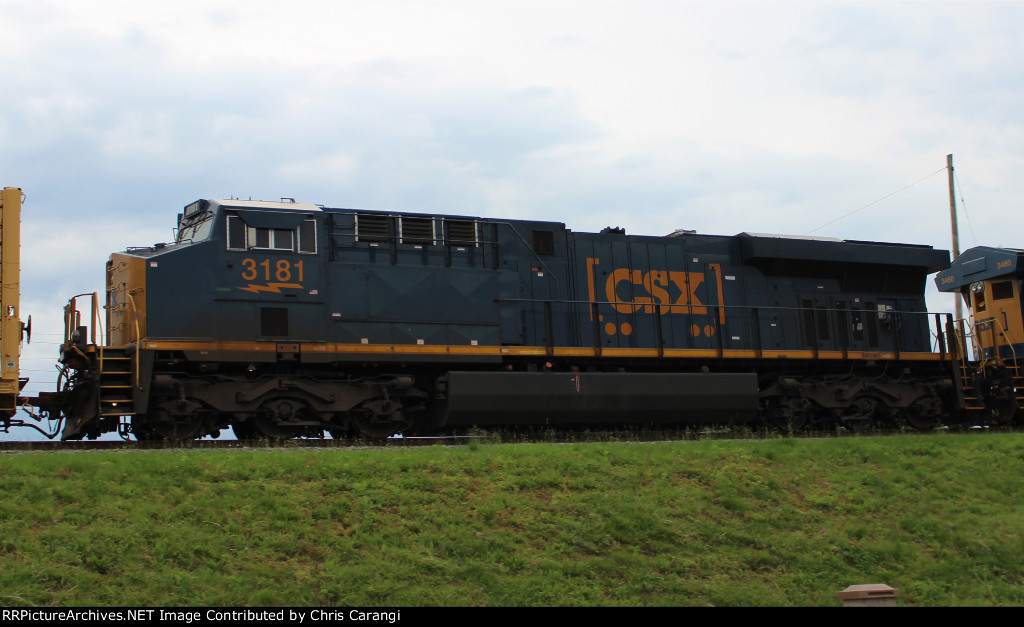 CSXT 3181 on Q300-02